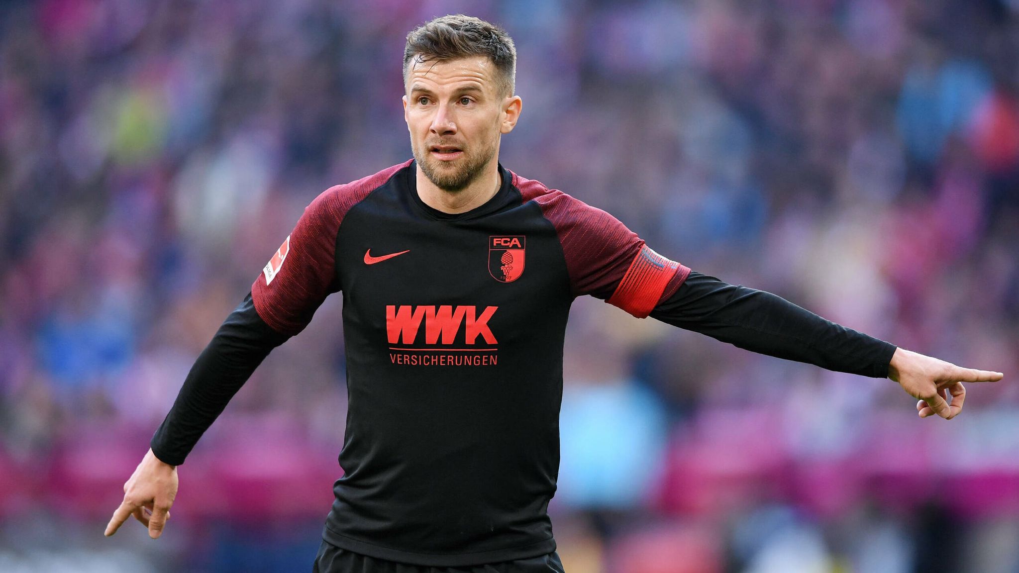 FC Augsburg News: Daniel Baier im exklusiven Sky Interview | Fußball ...