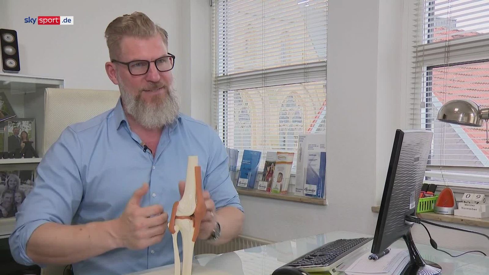 FC Bayern Video: Dr. Matthias Manke erklärt Verletzung von Joshua ...