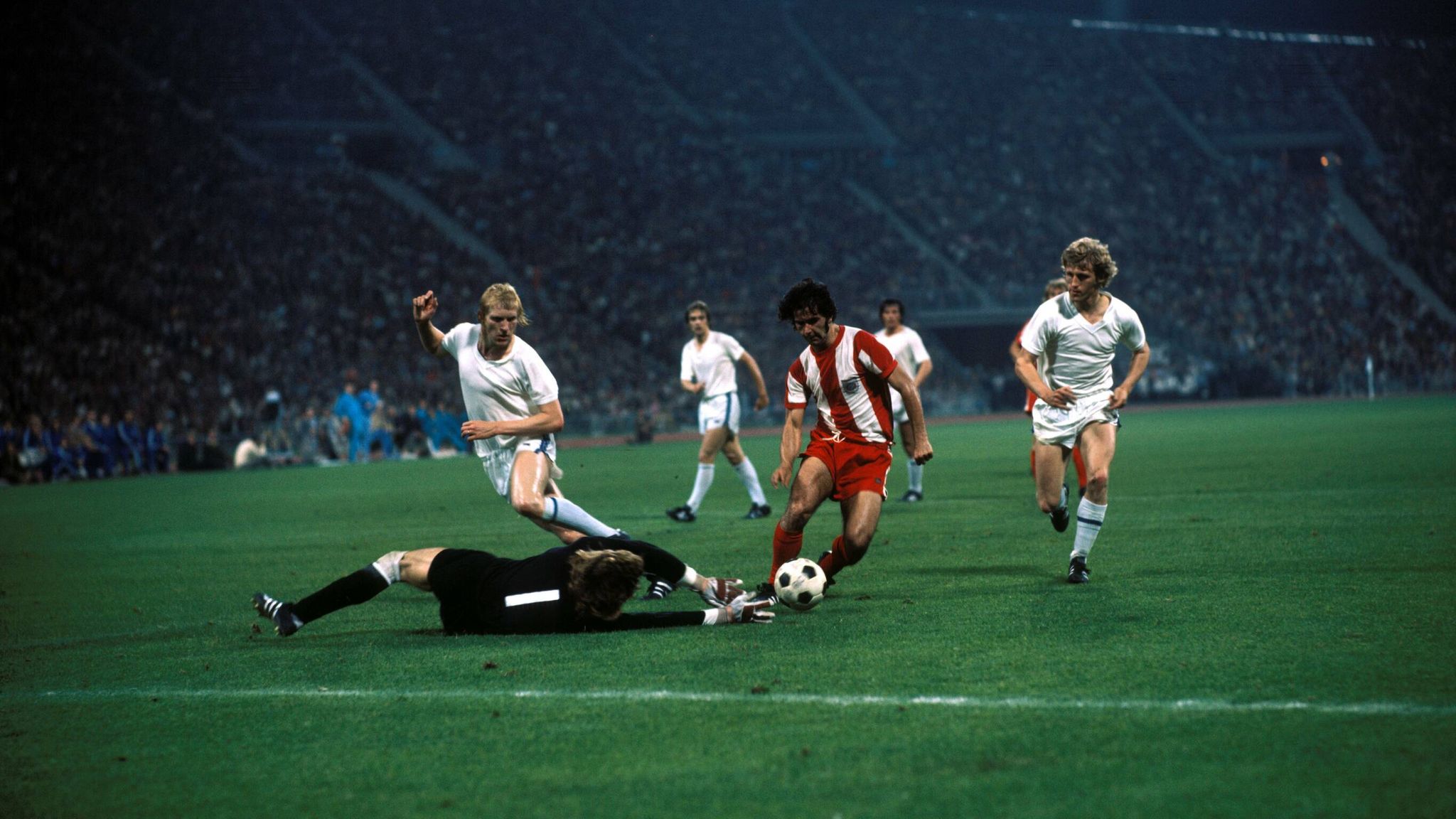 Trauer Um Fußball-Ikone! Gerd Müller Ist Verstorben – XANH