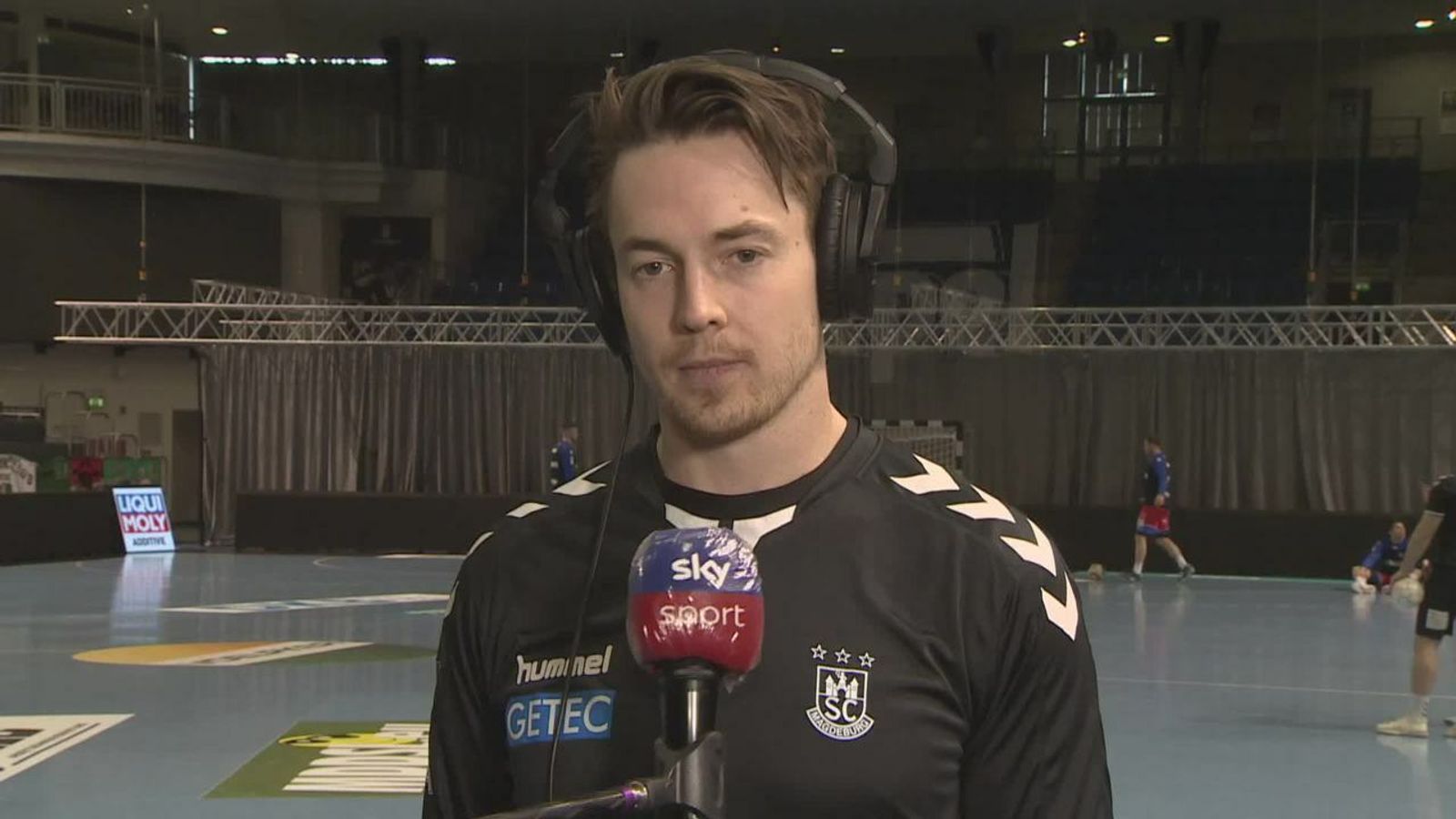 Handball Video: Michael Damgaard vom SC Magdeburg im Sky Interview ...