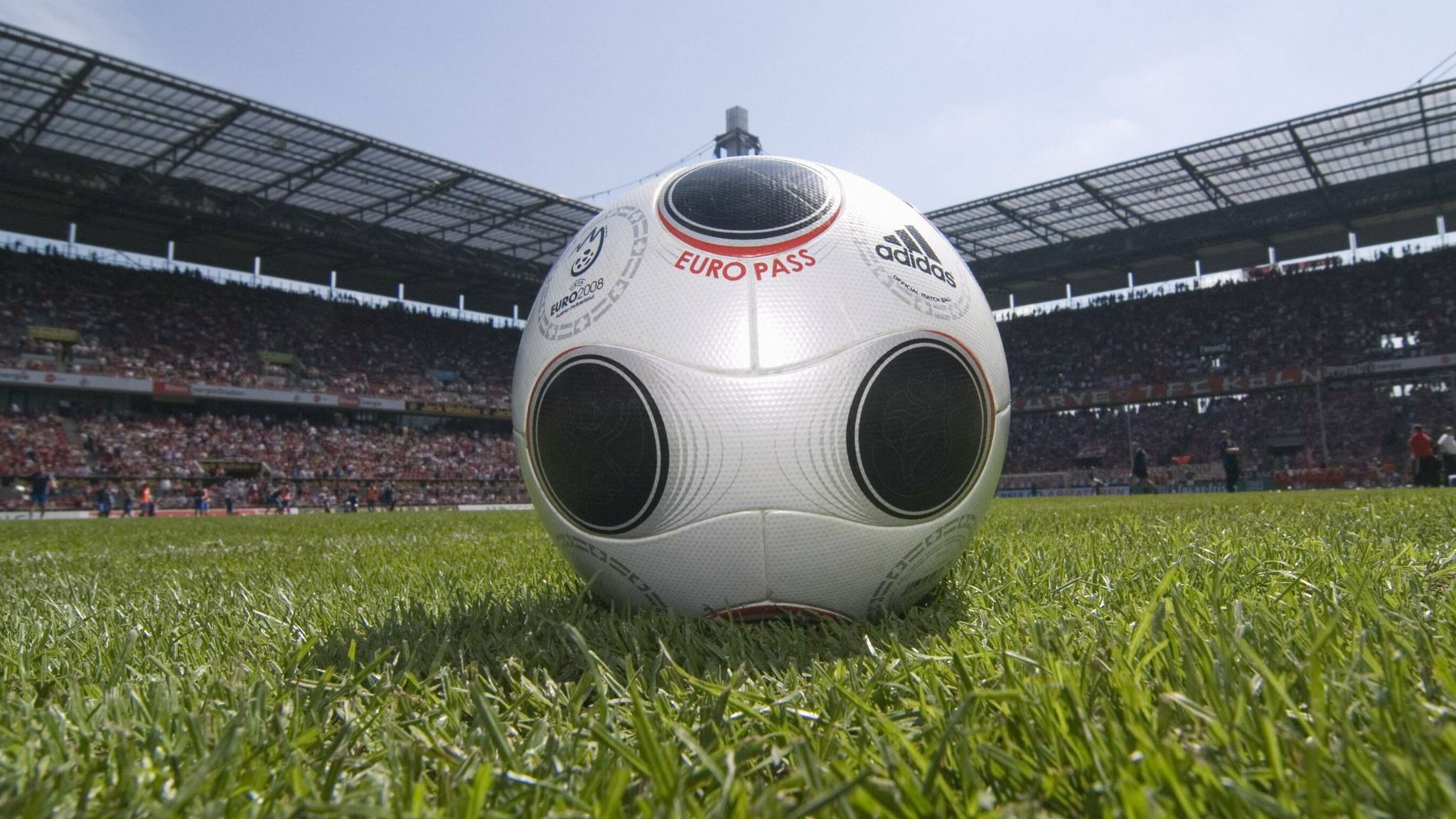 Spielball für EM 2024 offiziell vorgestellt und heißt "Fussballliebe ...