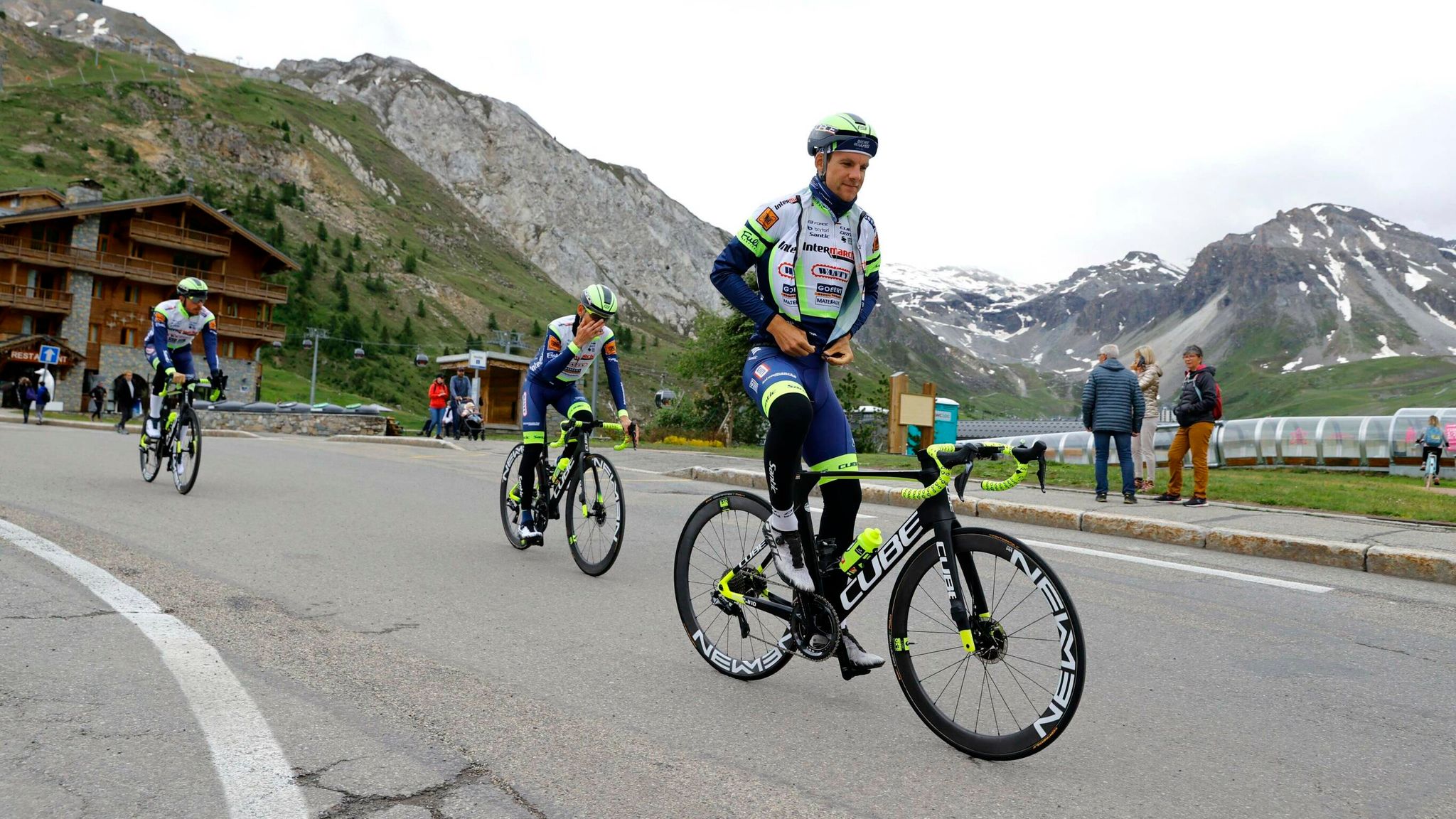 Radsport News: Jonas Koch steigt als zweiter Deutscher bei Tour de ...