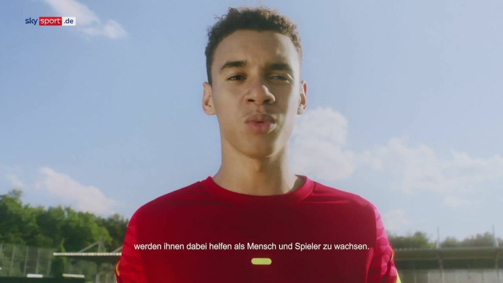 FC Bayern Video: Jamal Musiala unterstützt Kinder aus Southampton ...