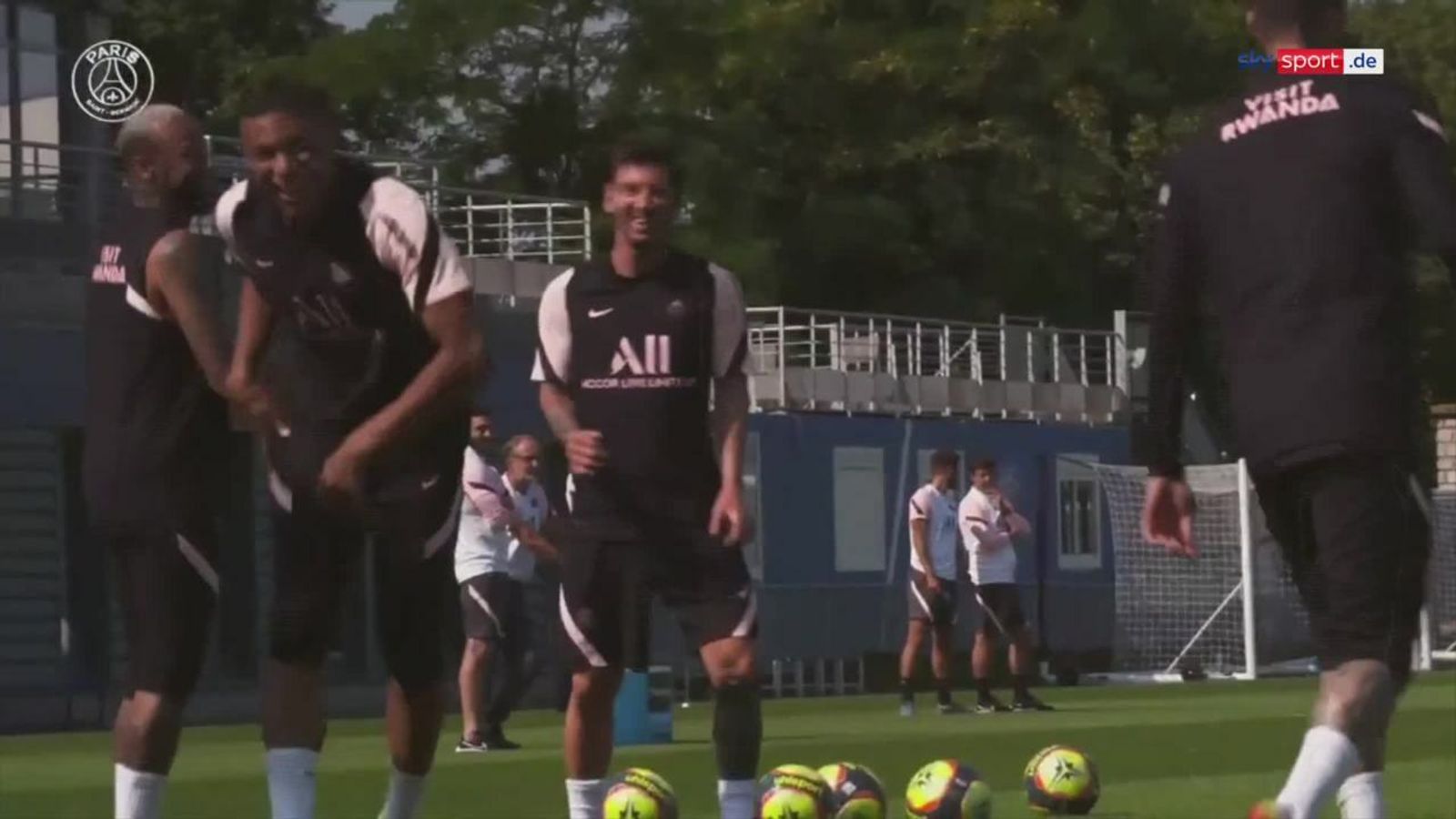 PSG Video: Erstes Training von Lionel Messi in Paris | Fußball News ...