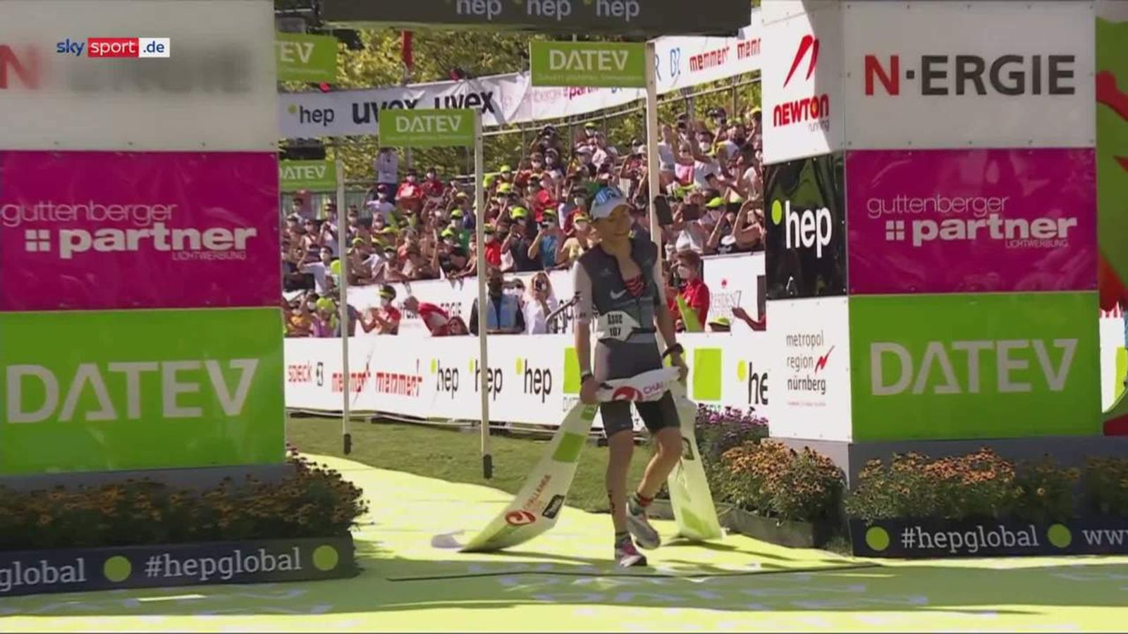 Triathlon Video: Patrick Lange und Anne Haug gewinnen Challenge Roth ...