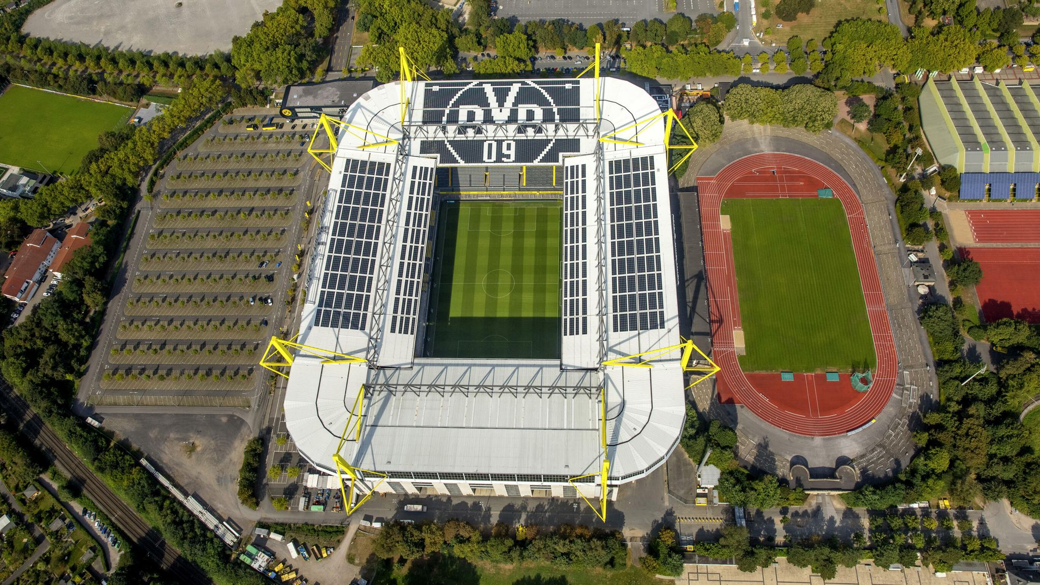 Borussia Dortmund News: BVB modernisiert Rote-Erde-Stadion | Fußball ...