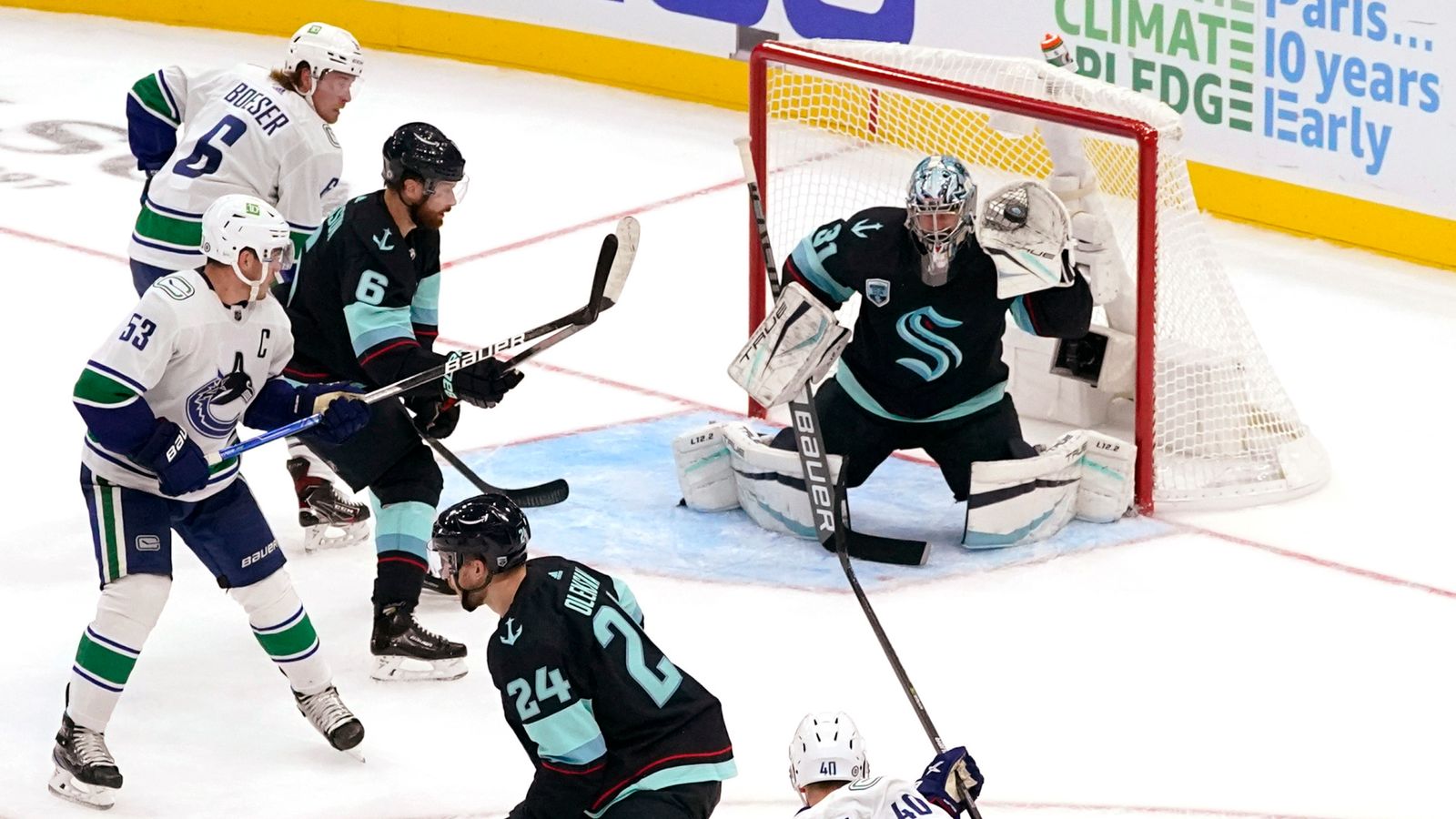 NHL News: Philipp Grubauer gewinnt mit den Seattle Kraken | NHL News ...