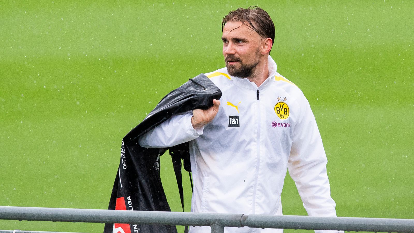 Borussia Dortmund: Marcel Schmelzer beendet seine Karriere | Fußball ...