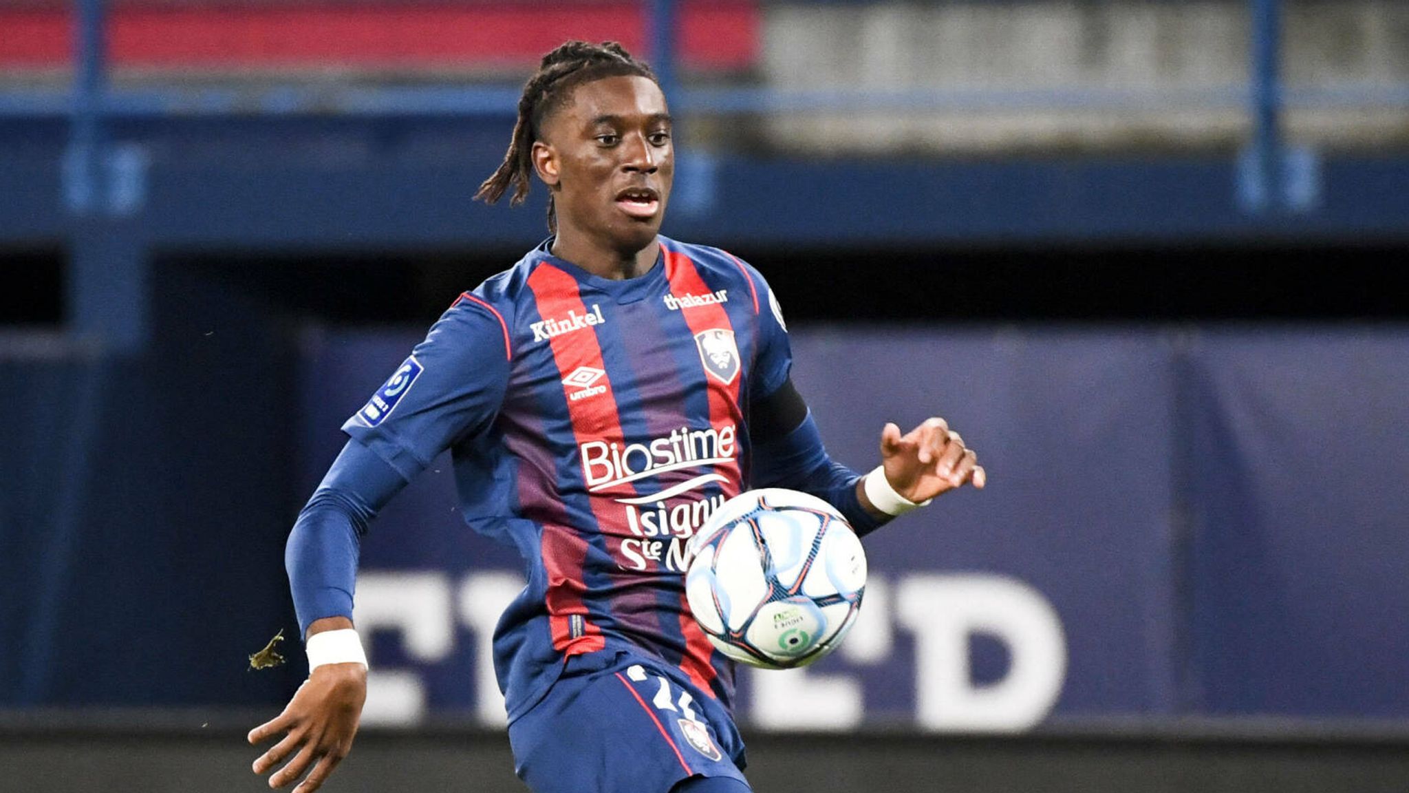 Hertha BSC Transfer News: Kelian Nsona von SM Caen kommt | Transfer ...