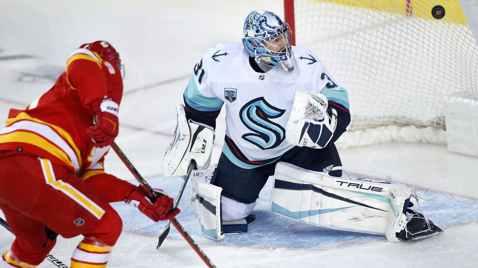 NHL News: Deutsche Eishockeyspieler Grubauer & Sturm verlieren ...