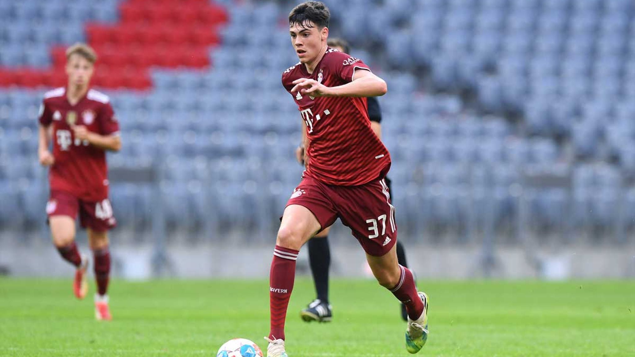 Transfer News: Eintracht Frankfurt verpflichtet Wenig vom FC Bayern ...