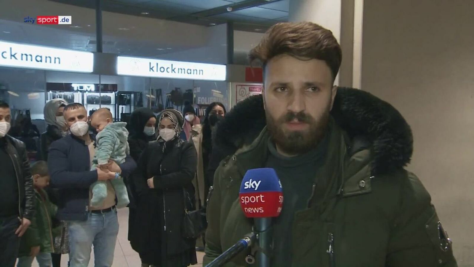 Fußball Video: Dogan nach Flucht aus Ukraine wieder in Deutschland ...