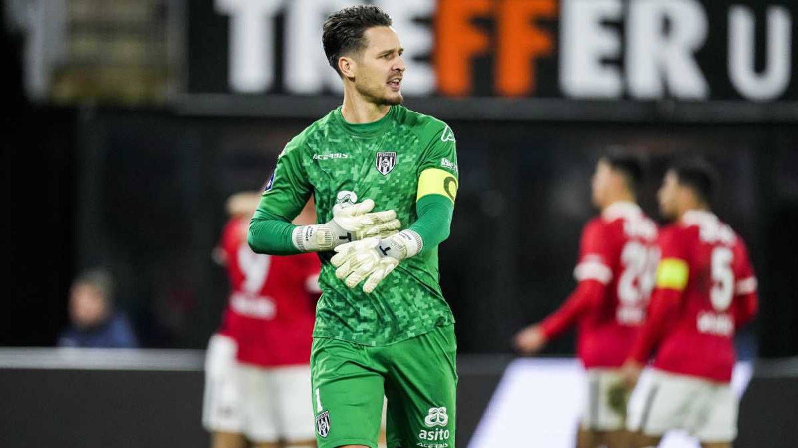 BVB Transfer News: Alexander Meyer kommt von Jahn Regensburg | Fußball ...