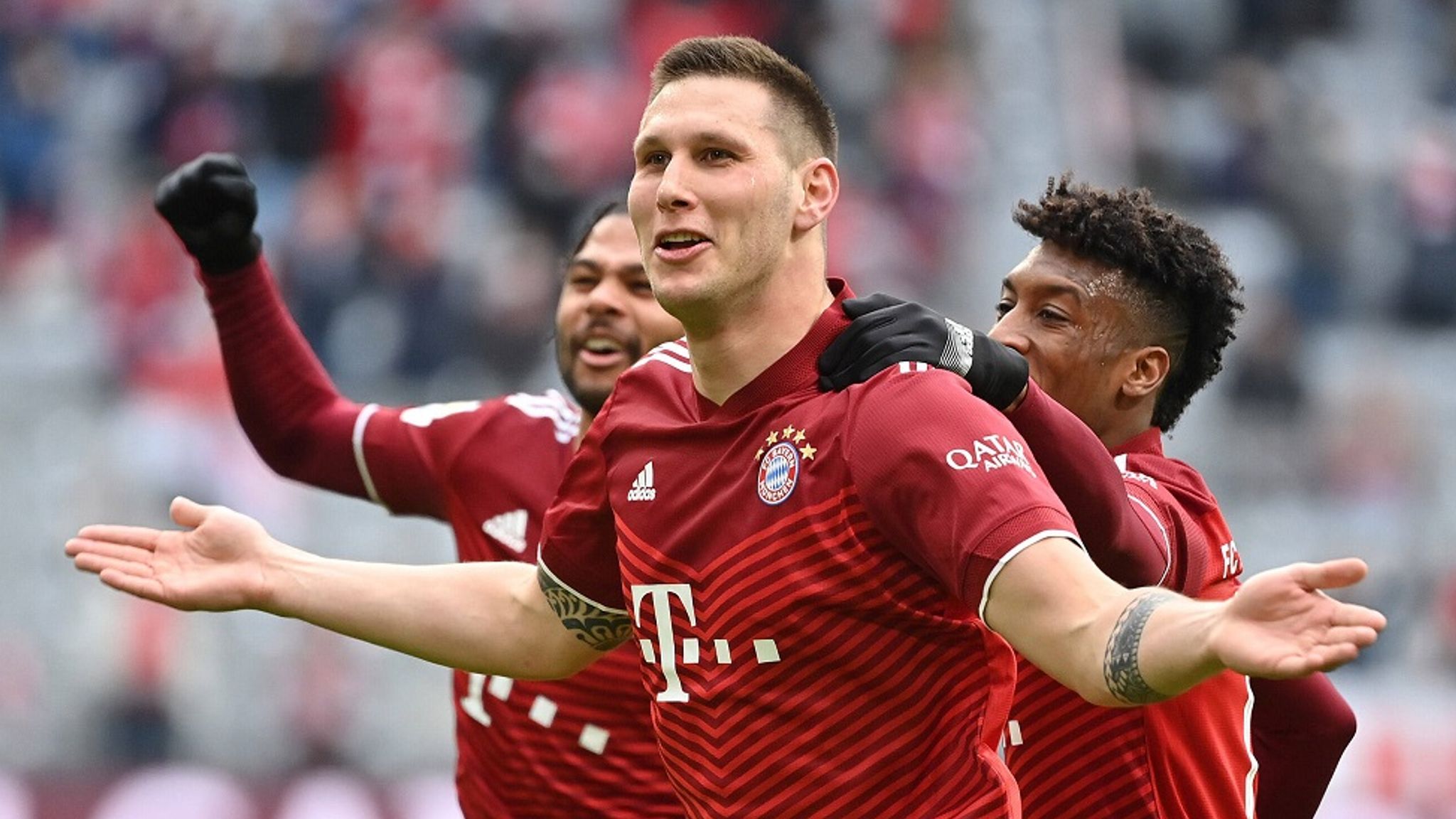 FC Bayern Transfer News: FCB verlängert mit Stürmer | Fußball News ...