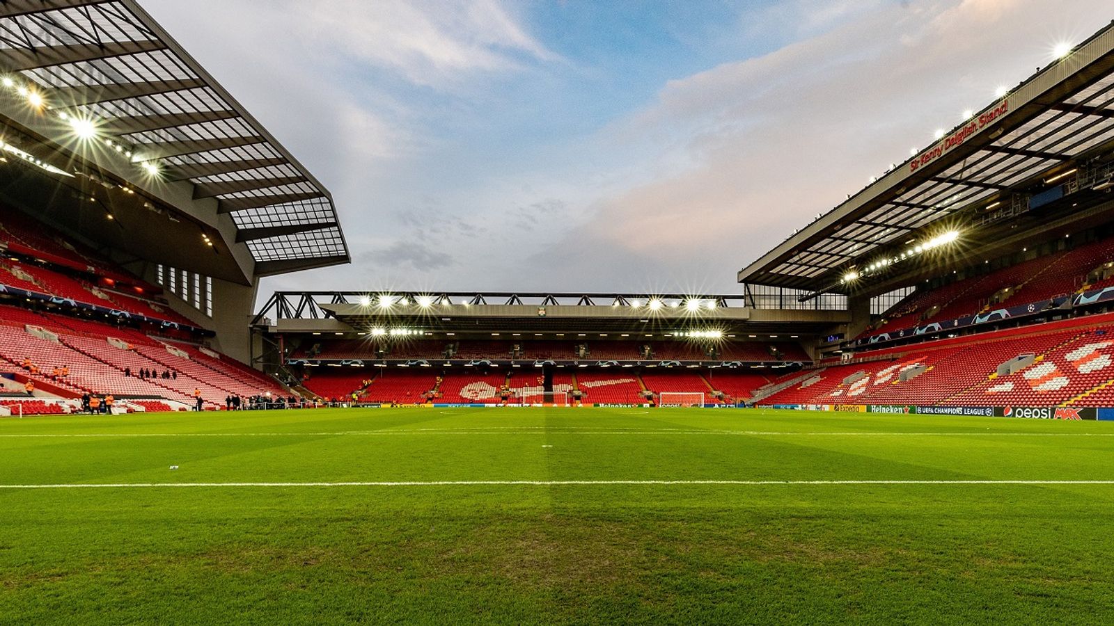 Euro 2028: Wohl kein EM-Spiel in Liverpool: Anfield Road nicht ...