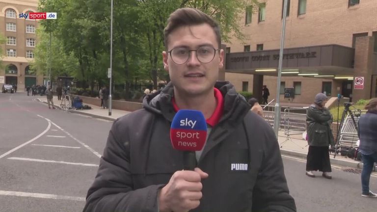 Tennis: Sky Reporter Dennis Bayer aus London bei der Verhandlung von ...