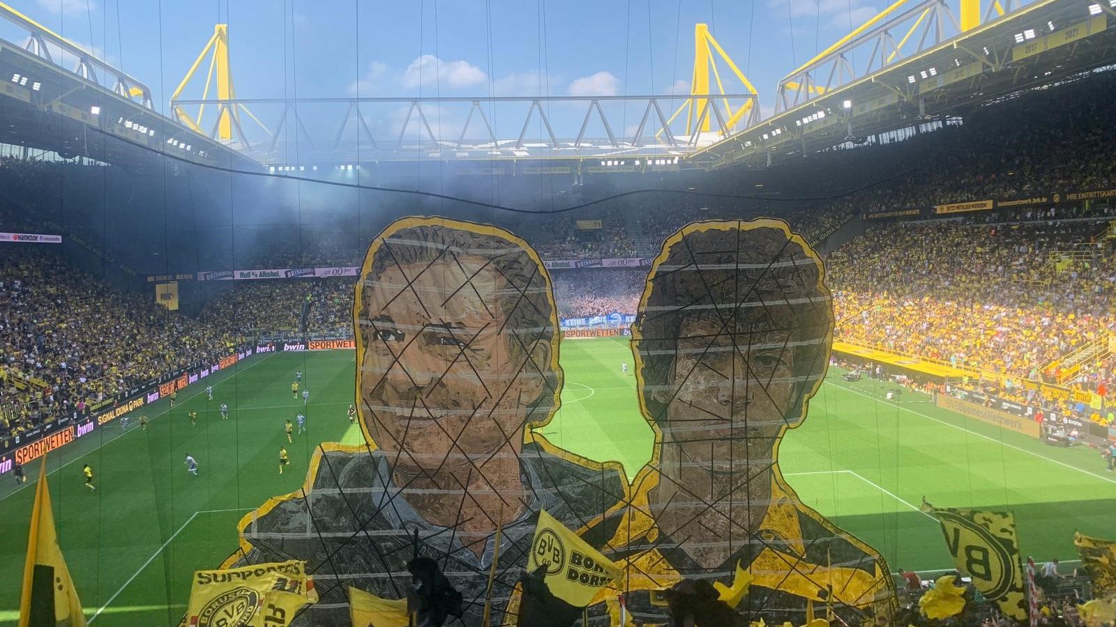 Zorc Choreo zum Abschied! BVB-Fans sagen nach 44 Jahren danke | Fußball ...