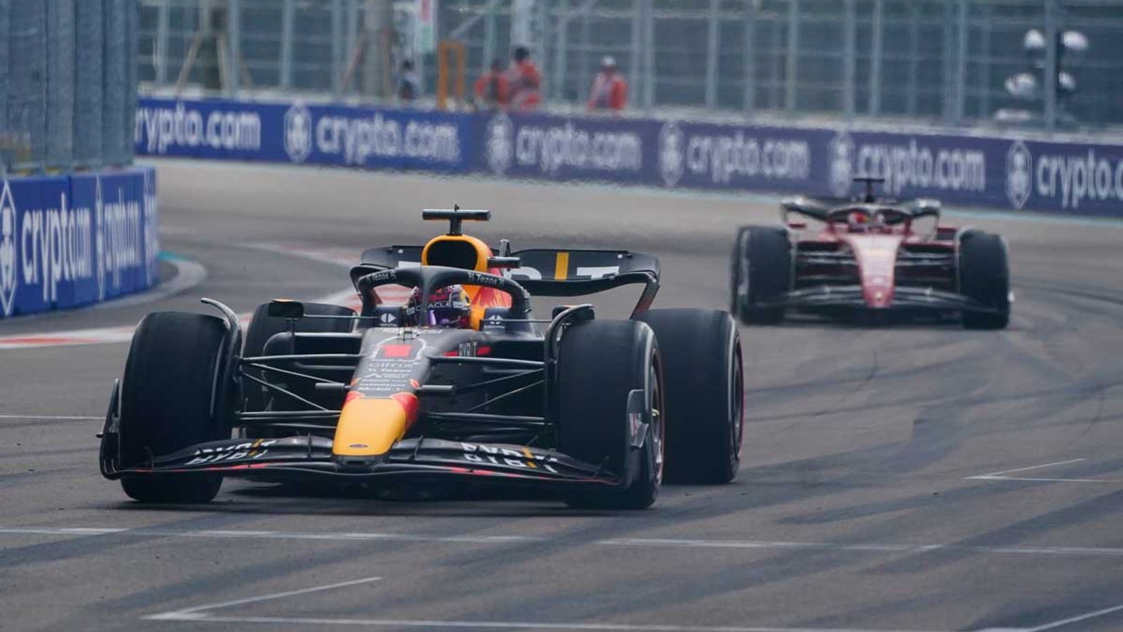 Formel 1: Verstappen siegt in Miami - Vettel & Schumacher kollidieren ...