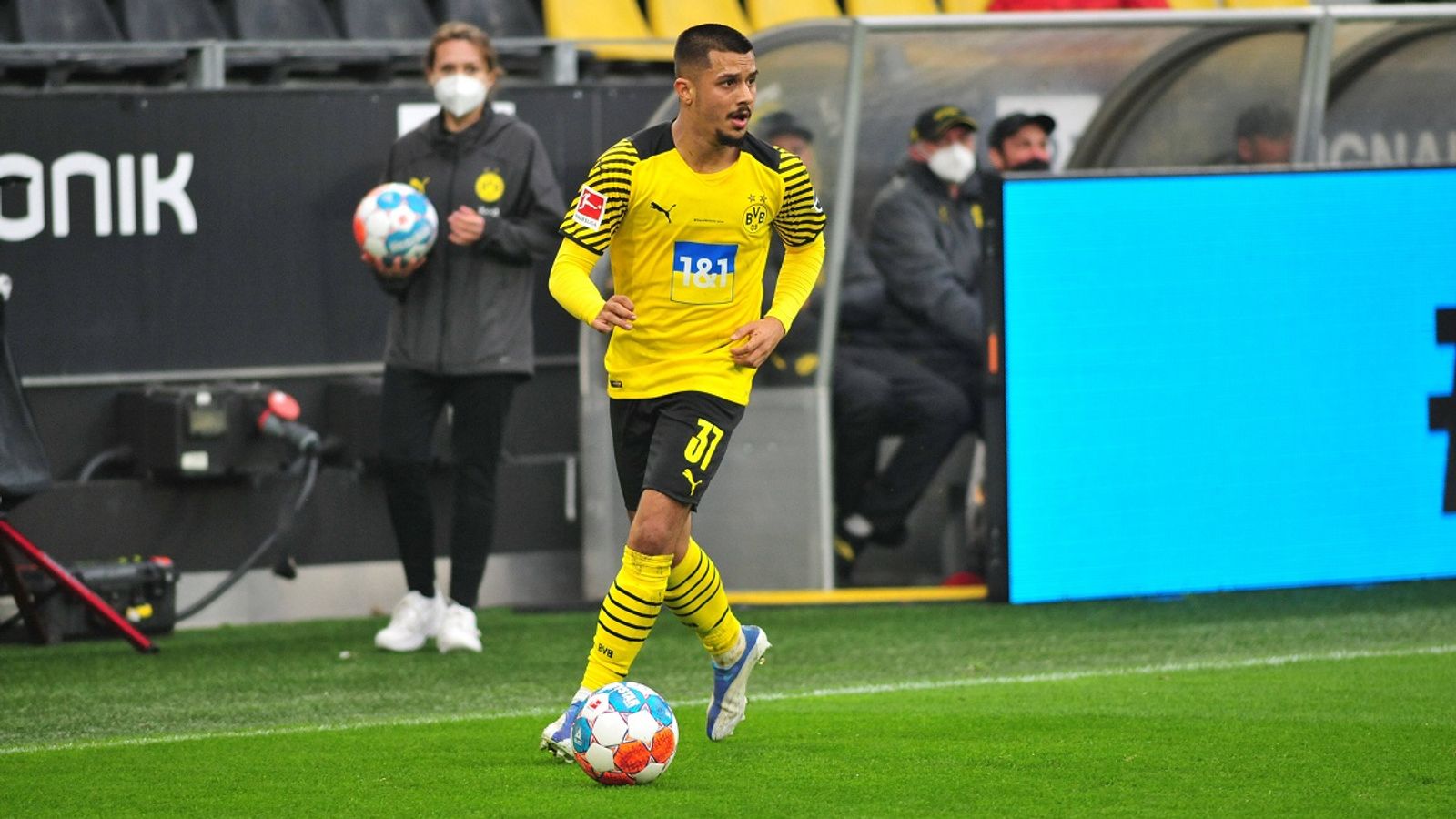 Borussia Dortmund: Lion Semic unterschreibt Profivertrag | Fußball News ...
