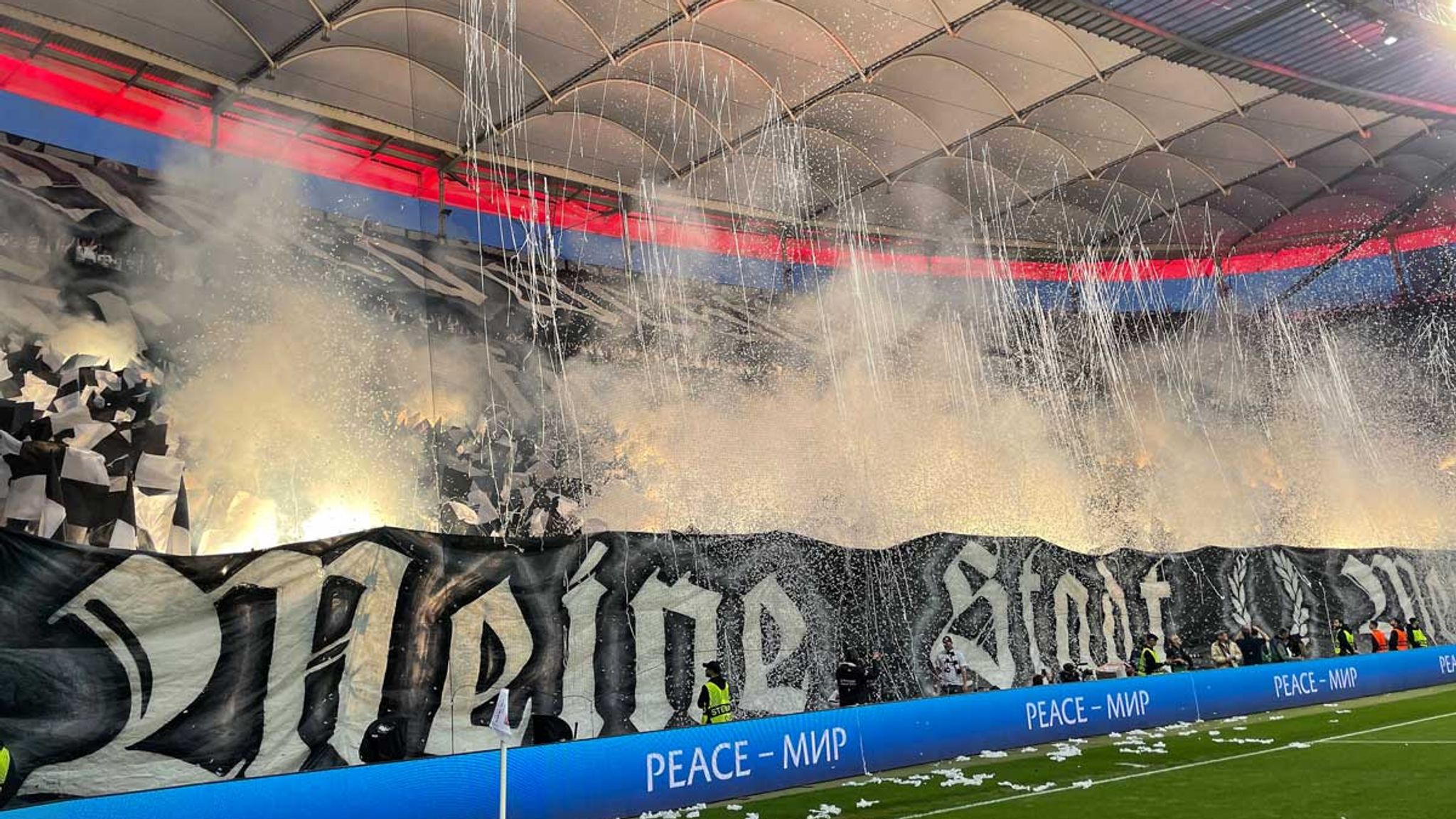 Eintracht Frankfurt: Champions-League-Premiere! Die besten Choreos der ...
