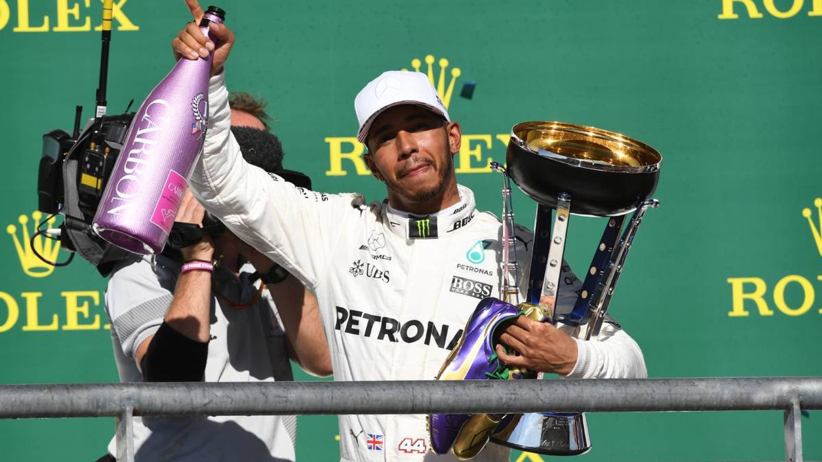 Formel 1: Lewis Hamilton nimmt in Silverstone seinen neunten Sieg ins ...