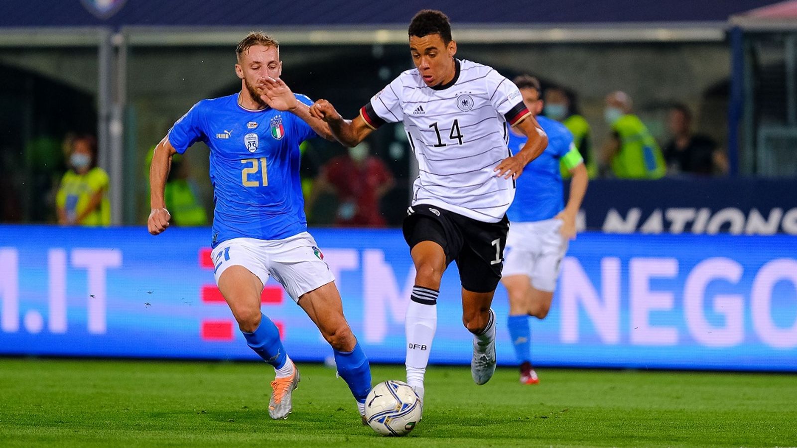 DFB-Team: Jamal Musiala lobt Englands Nachwuchsarbeit – "Viel freieres ...