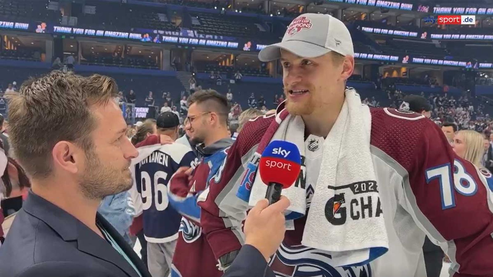 NHL: Nico Sturm spricht über den Stanley-Cup-Sieg mit Colorado ...