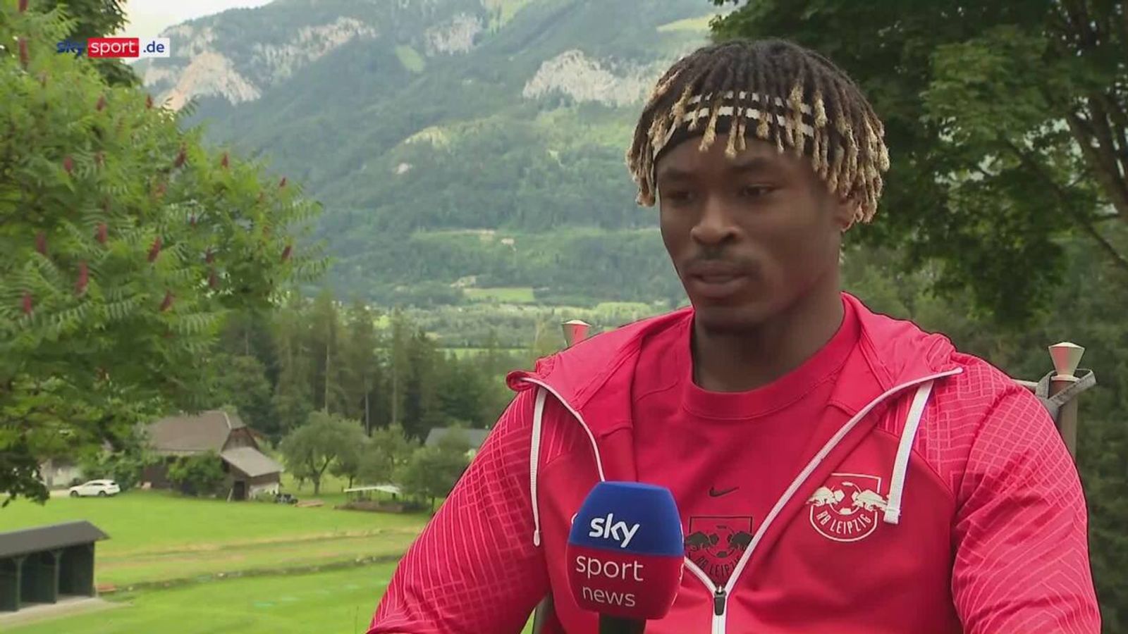 RB Leipzig: Mo Simakan exklusiv über Meisterschaft | Fußball News | Sky ...