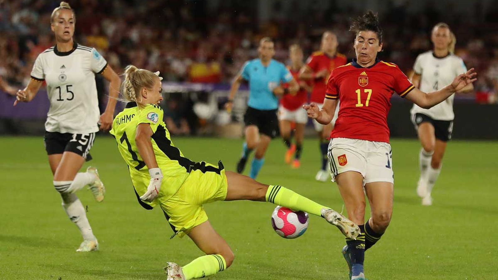 DFB-Frauen: Merle Frohms untermauert Nummer-eins-Status bei EM ...