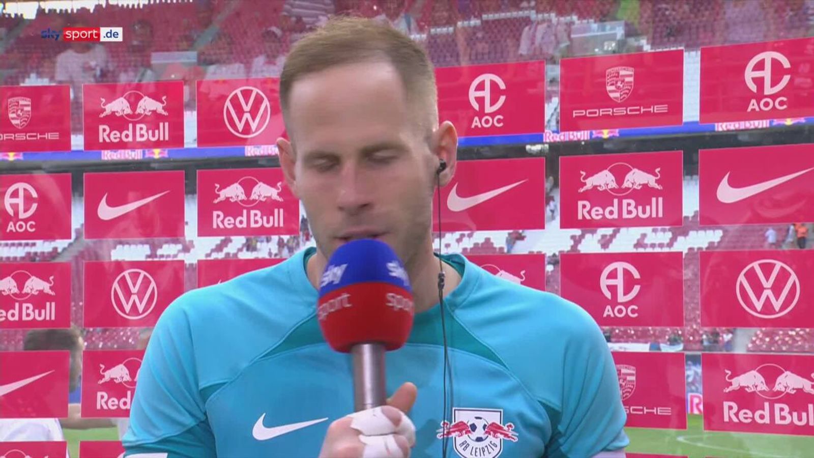 RB Leipzig Video: RB-Keeper Gulacsi ärgert sich über das Remis gegen ...