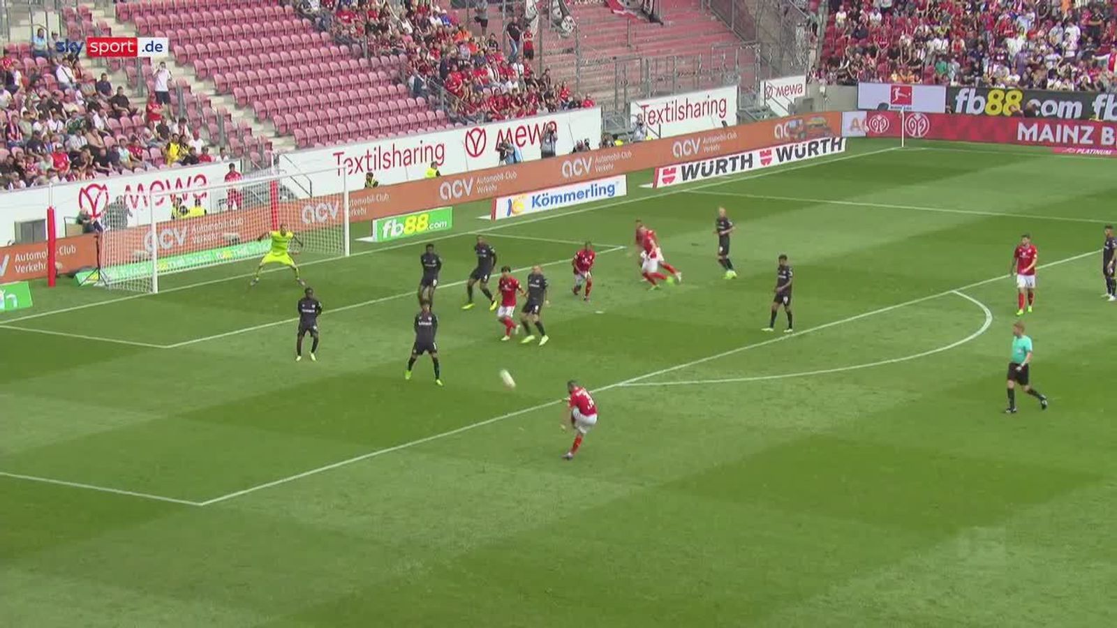 In-Match Video: Pech für Mainz: Aaron Martín an die Latte (55.) | News ...