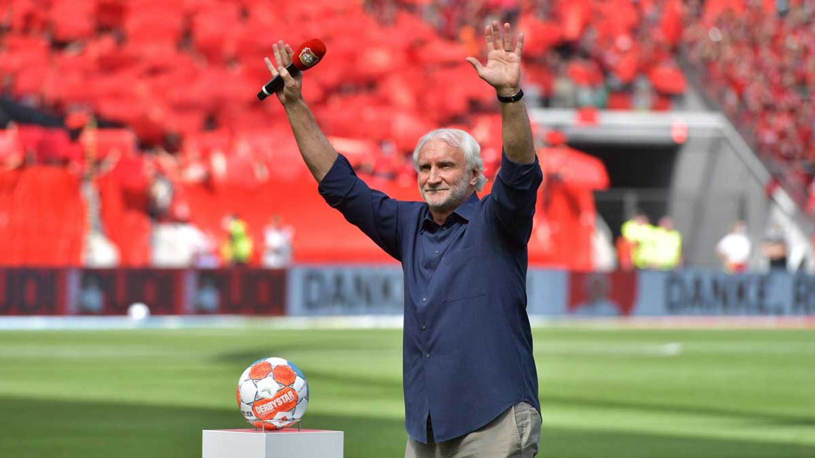 Fußball: Rudi Völler bekommt Auszeichnung | Fußball News | Sky Sport