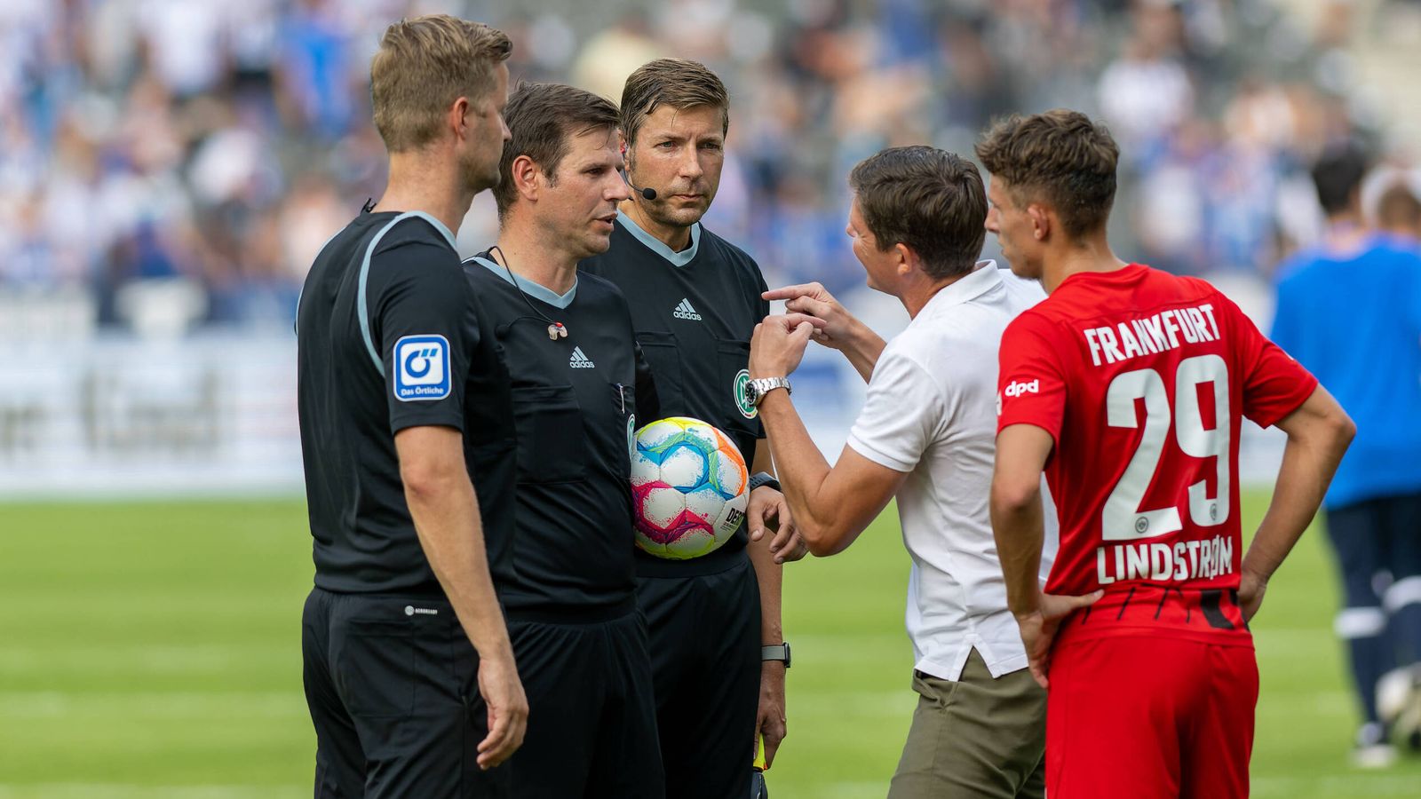 Bundesliga: Willenborg begründet revidierten Elfer bei Hertha ...