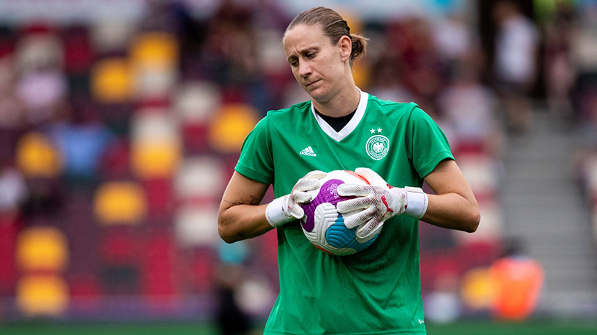 DFB-Team: Torhüterin Ann-Katrin Berger hat erneut Krebs | Fußball News ...