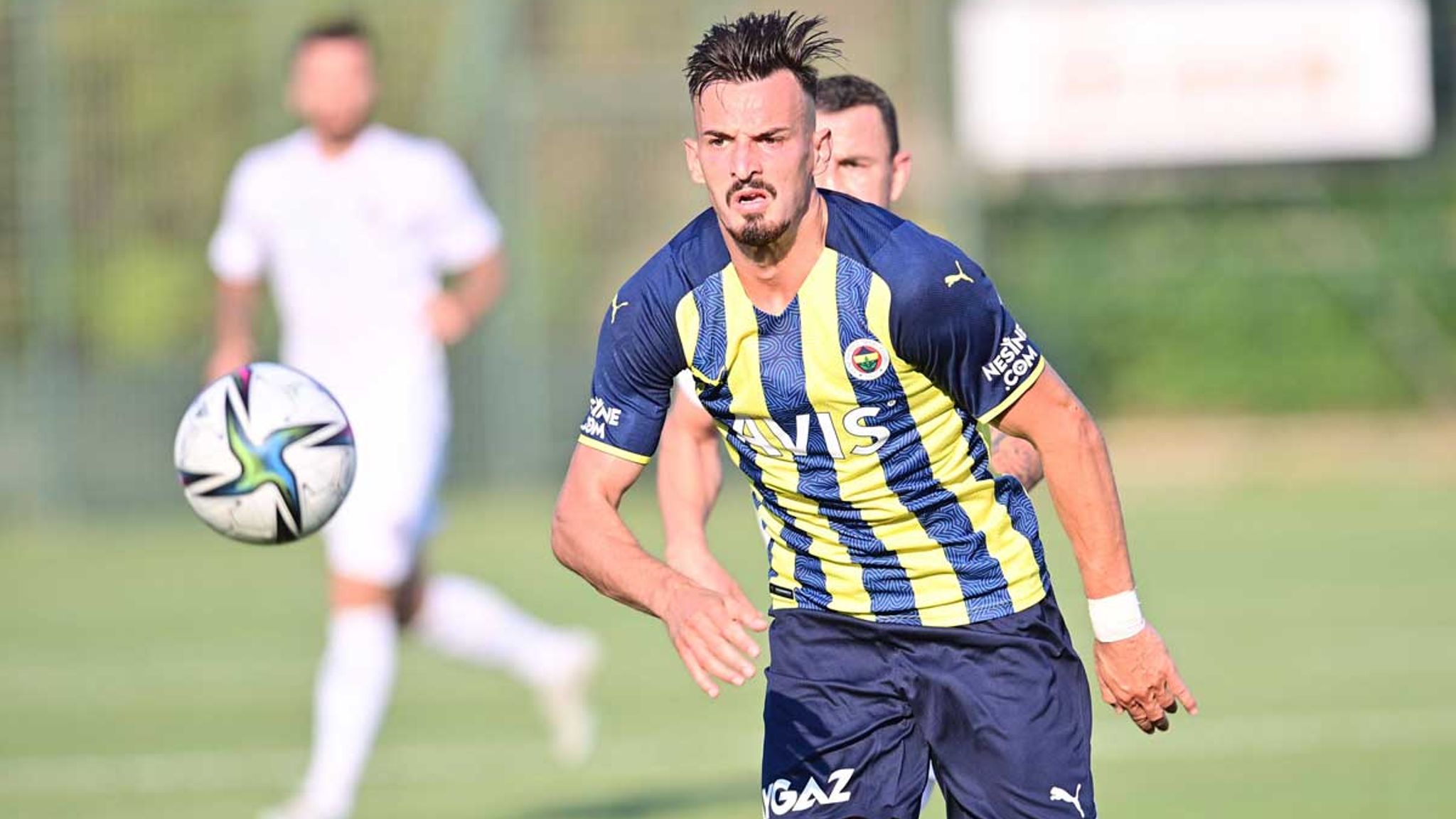 Transfer News: Fix! FC Augsburg leiht Mergim Berisha von Fenerbahce aus ...