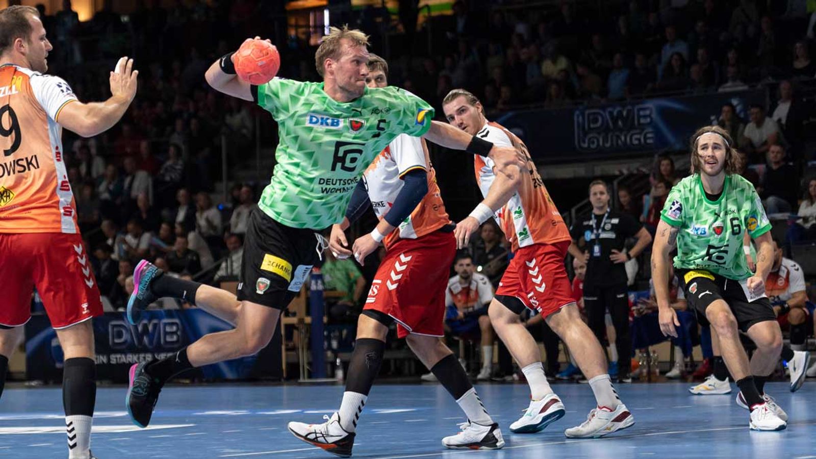Handball-Bundesliga: Füchse übernehmen Tabellenspitze - Erste Pleite ...