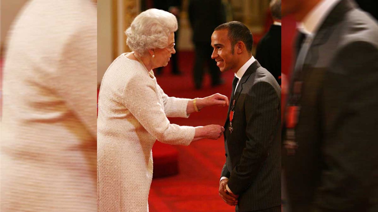 Formel 1: Hamilton verabschiedet sich von der Queen | Formel 1 News ...