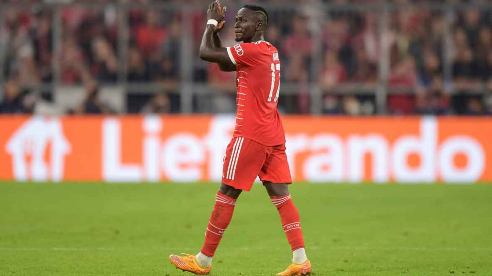 FC Bayern: Sadio Mane nach Sieg in der Champions League gegen Barca ...