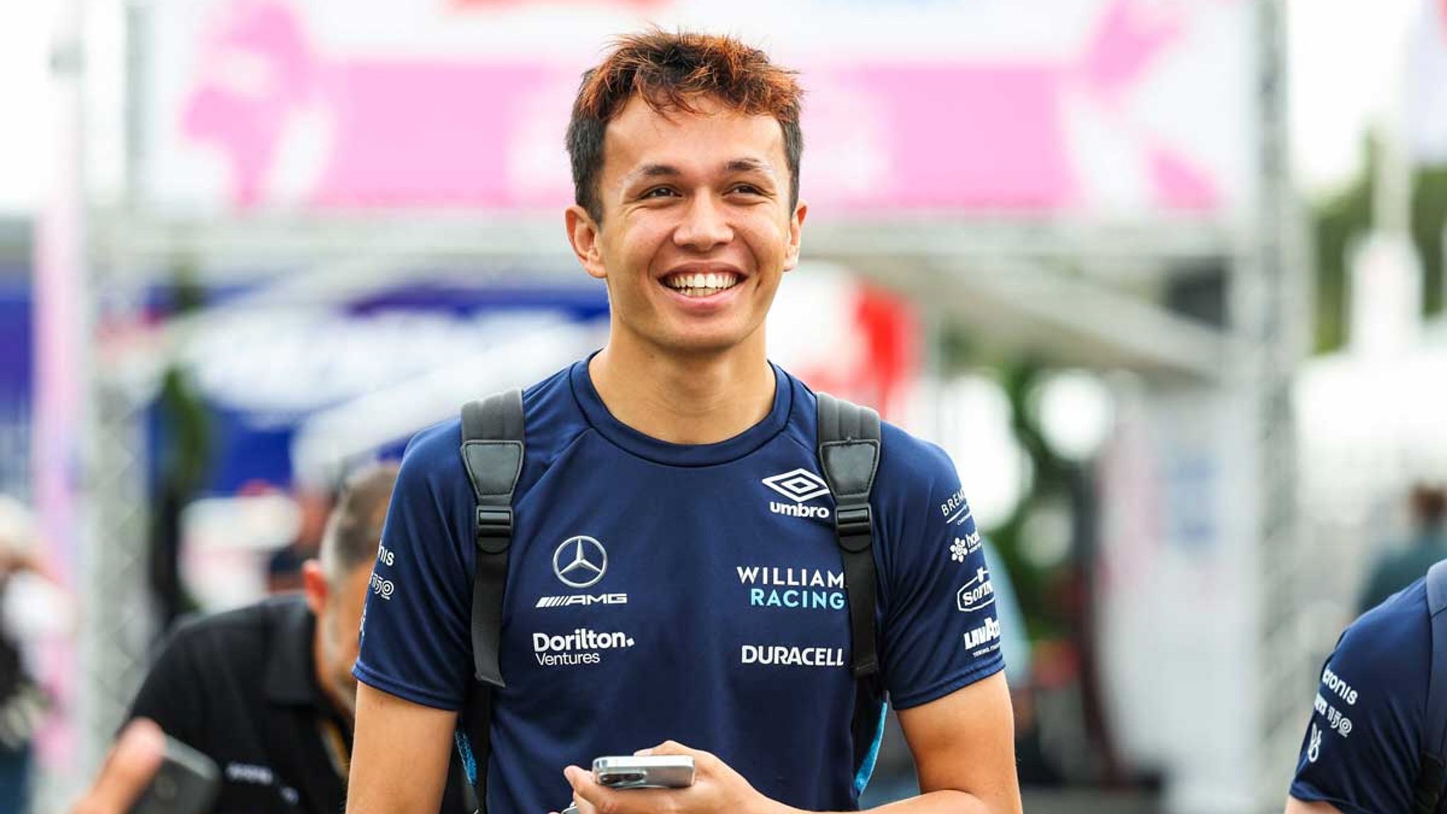 Formel 1: Alexander Albon kehrt in Singapur ins Cockpit zurück | Formel ...