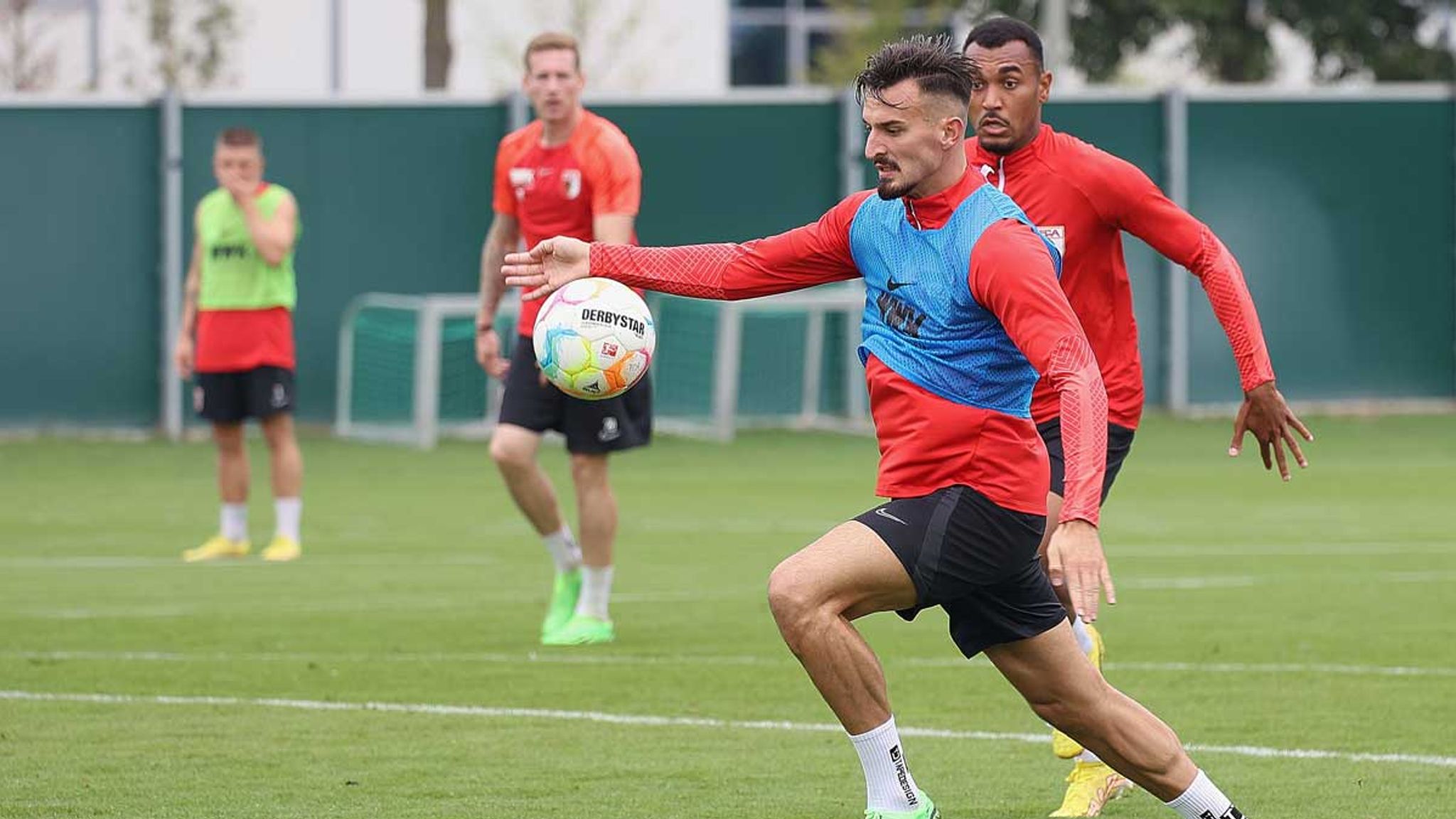 Mergim Berisha könnte beim FC Augsburg direkt in der Startelf stehen ...