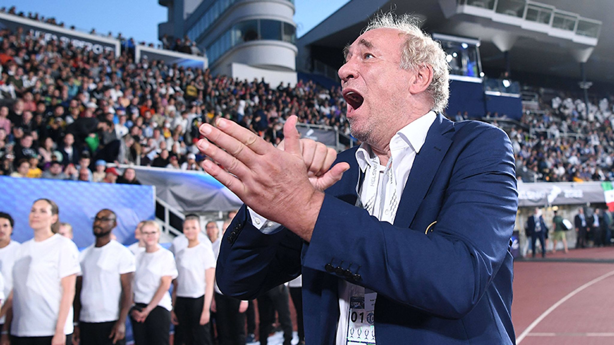 Eintracht Frankfurt: Peter Fischer als Präsident wiedergewählt ...