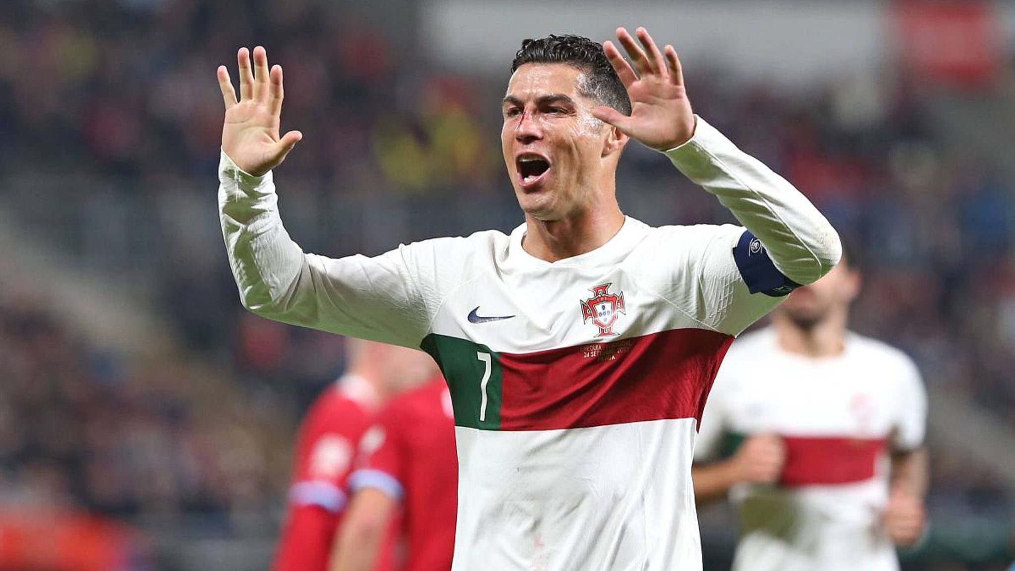 Fußball: Blut im Gesicht! Cristiano Ronaldo erlebt Schock-Moment ...
