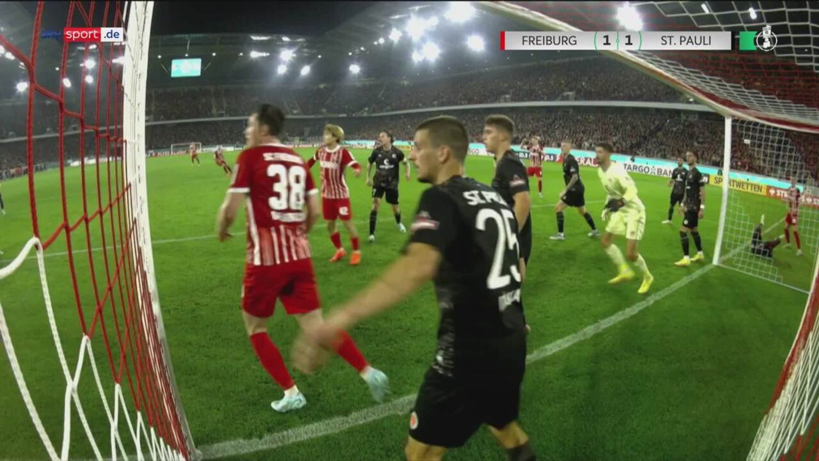 DFB-Pokal: Im Nachsitzen: Freiburg zieht ins Achtelfinale ein | Fußball ... DFB-Pokal: Im Nachsitzen: Freiburg zieht ins Achtelfinale ein | Fußball ...