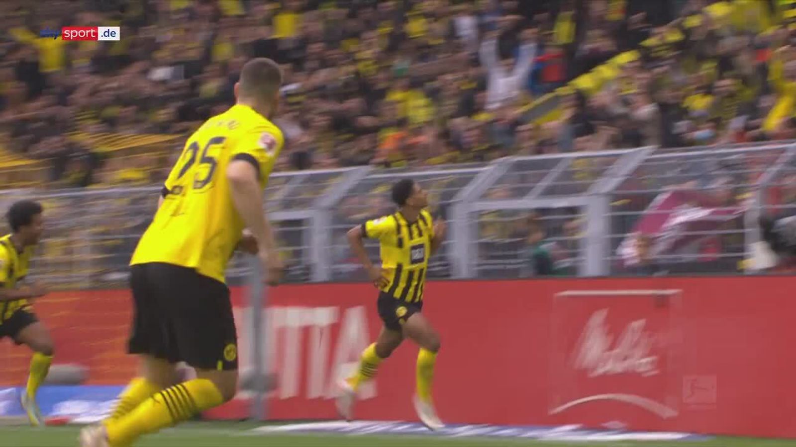 In-Match Video: Tor für den BVB! Bellingham trifft aus elf Metern zum 1 ...