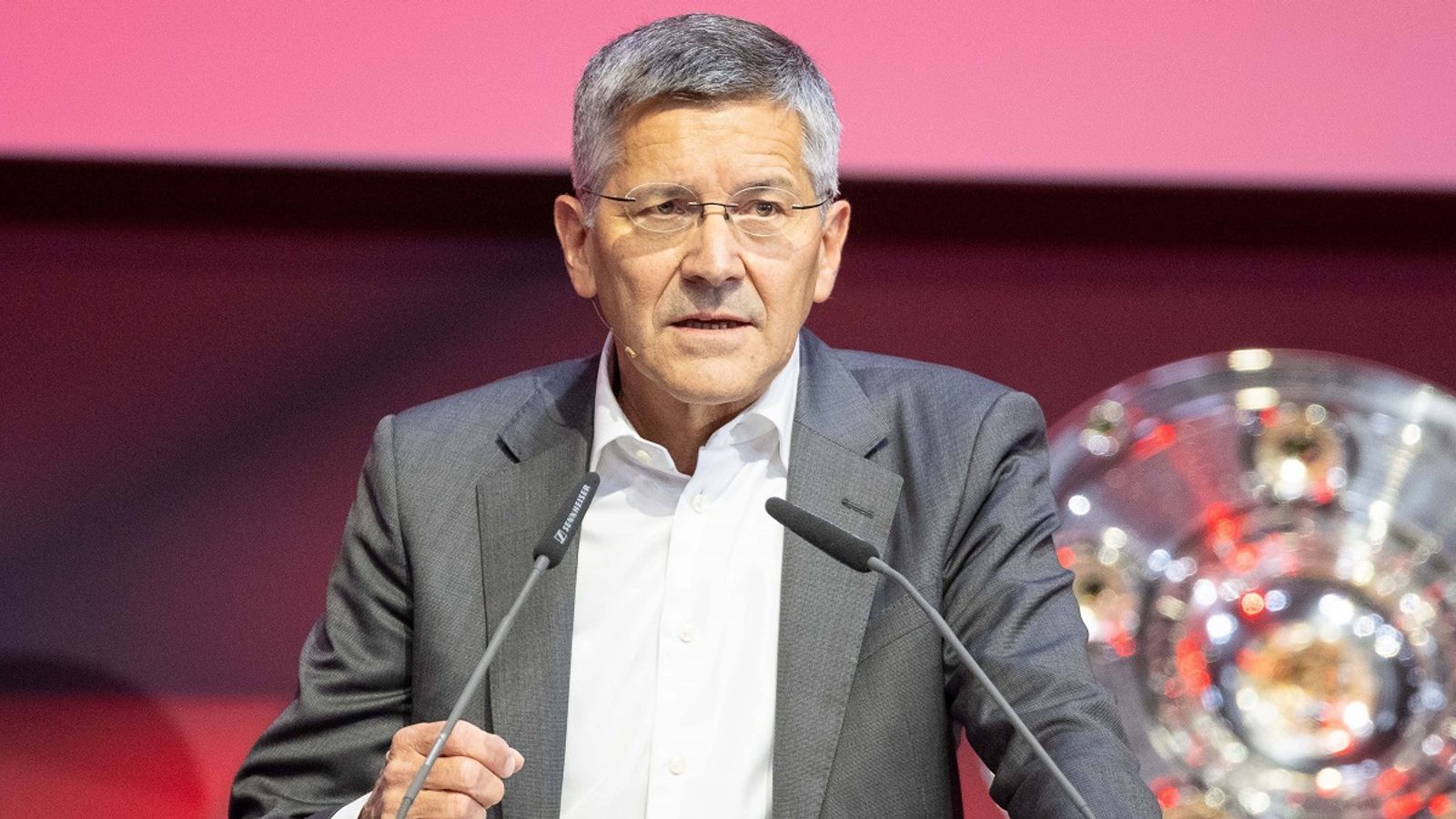 FC Bayern: Hainer entschuldigt sich für JHV im vergangenen Jahr ...