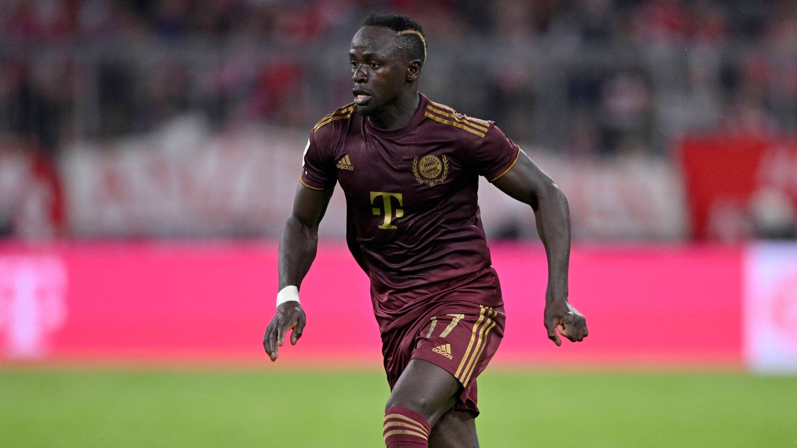 FC Bayern: Mane spricht über ersten Monate in München | Fußball News ...