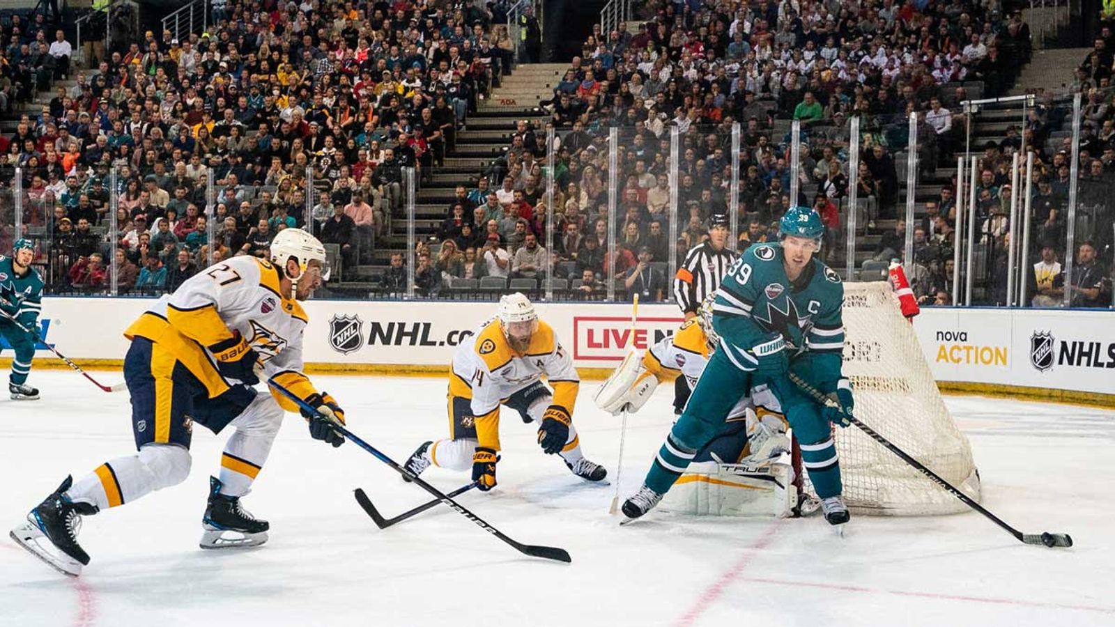 NHL: Nico Sturm und San Jose verlieren auch zweites Spiel in Prag | NHL ...