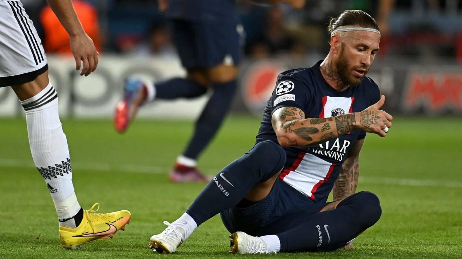 PSG: Sergio Ramos sieht gegen Stade Reims die Rote Karte | Fußball News ...