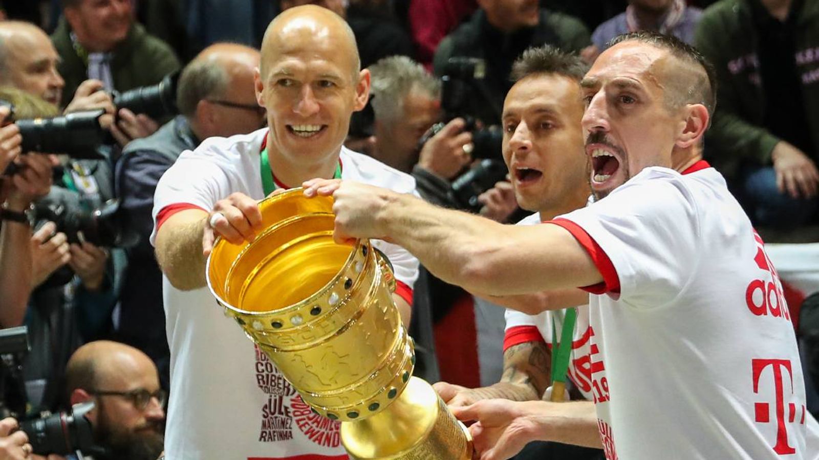 FC Bayern: Robben mit emotionaler Botschaft an Ribery | Fußball News ...