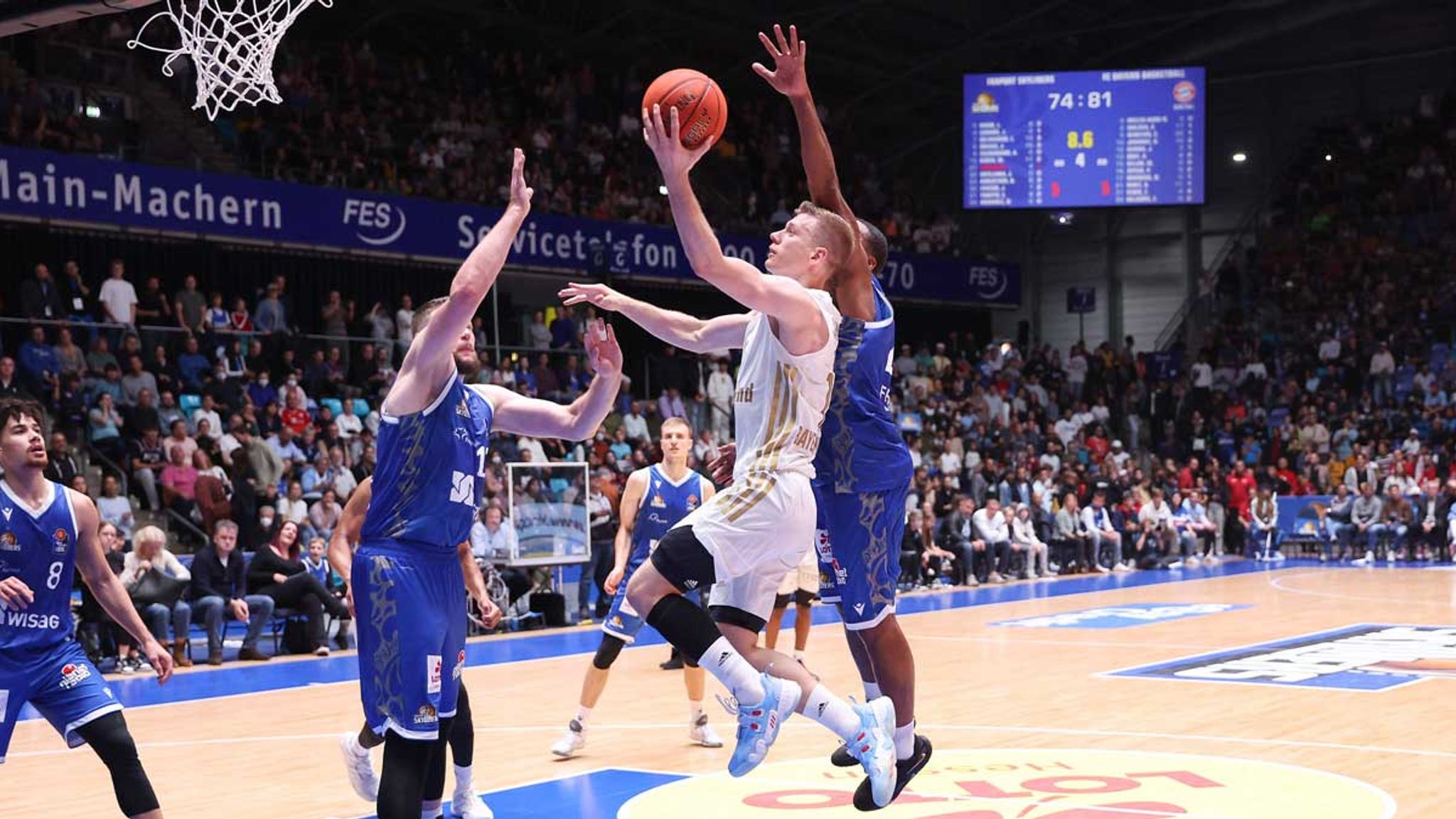BBL: Bayern-Basketballer besiegen Frankfurt - Heimpleite für ...